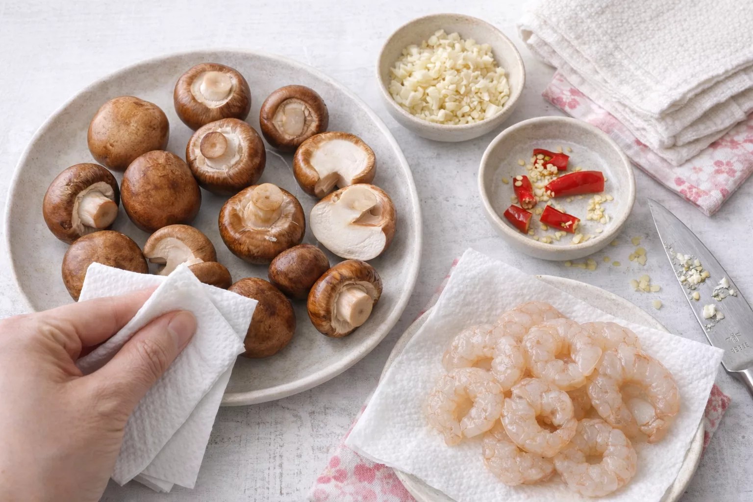 Style Shrimp and Mushroom Ajillo: 4 Easy Steps for an Amazing Japanese ...